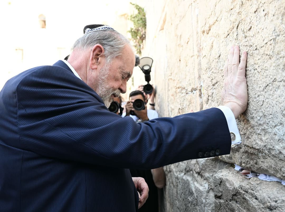 Good Friday: New U.S. Ambassador To Israel Huckabee Prays At Western ...