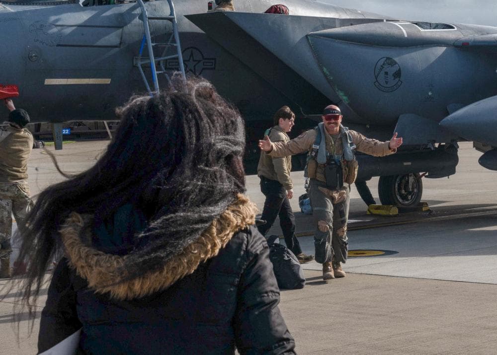 Encouraging Images As USAF Crews See Families After Long Deployment ...